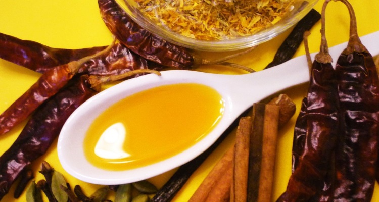 Перцовое масло для волос: эффективность средств с красным и черным ...